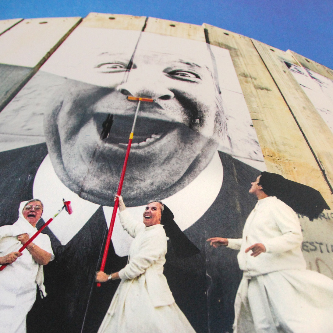 28 Millimètres Face 2 Face, Nuns in action, separation wall, security ...